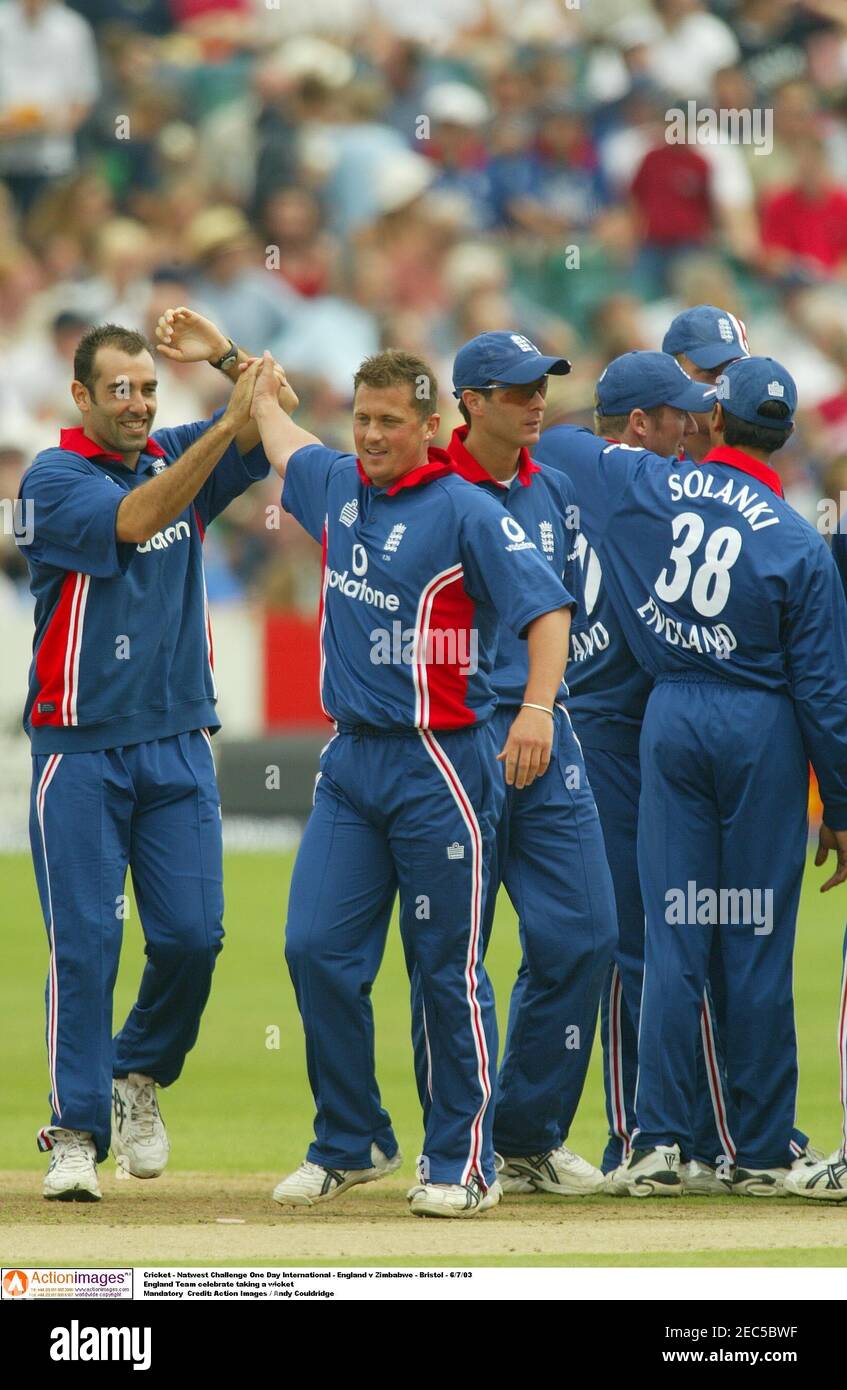 Zimbabwe cricket team celebrate hi-res stock photography and images - Alamy