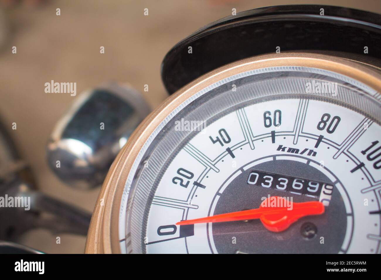 Half circle with arrow hi-res stock photography and images - Alamy