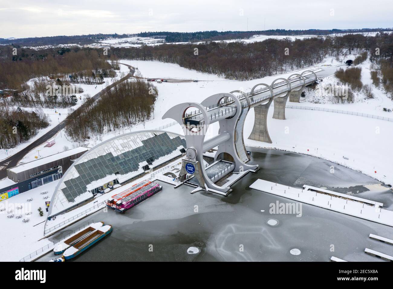 Snow scenes central scotland weather hi-res stock photography and ...