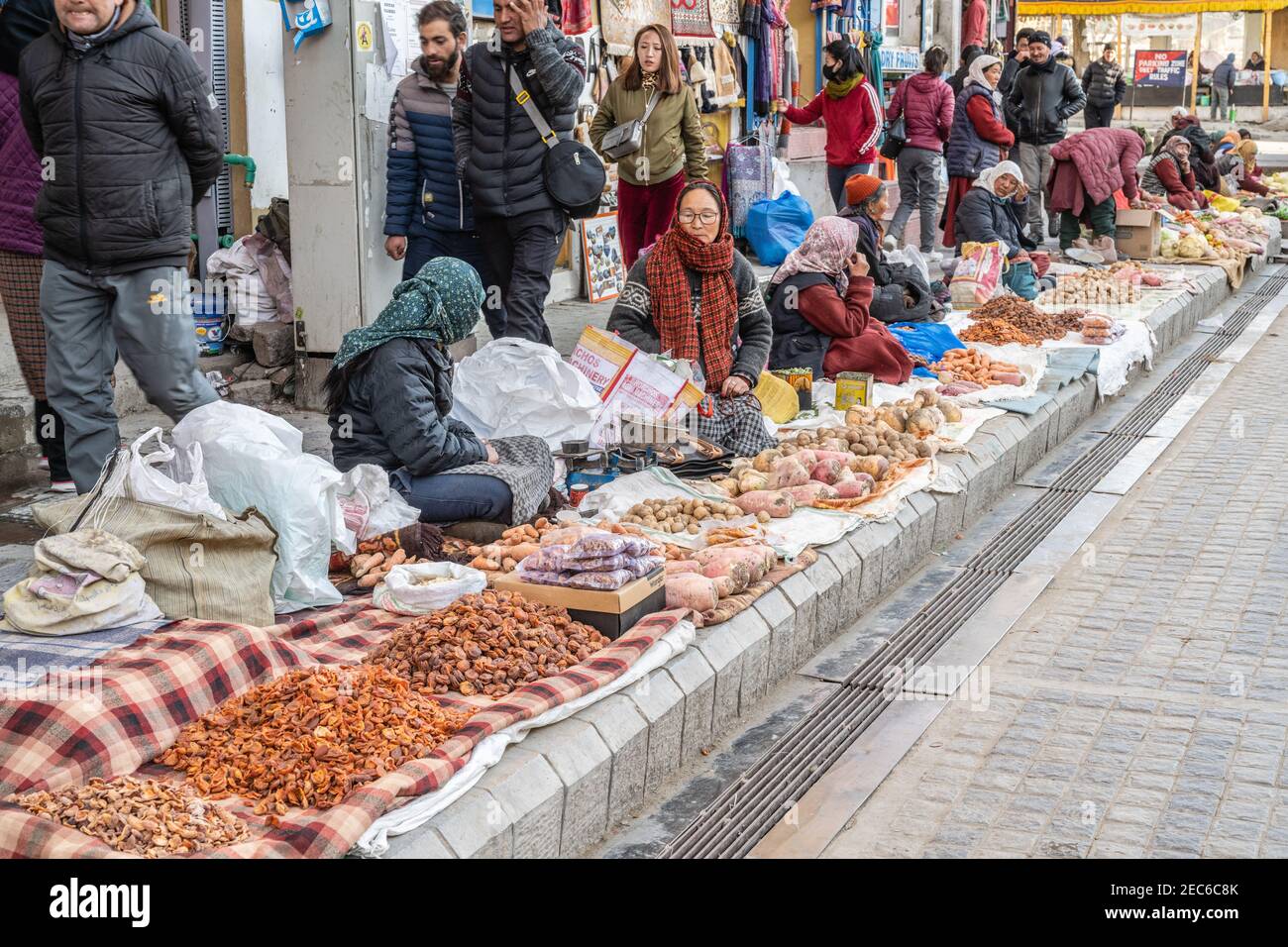 Leh ladakh market hi-res stock photography and images - Alamy