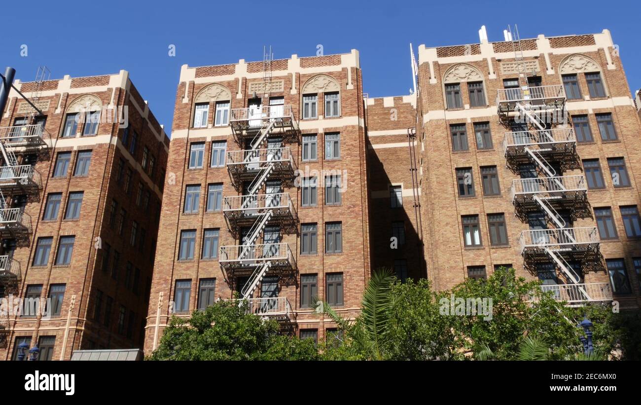 Multiple story building fire escape hi-res stock photography and images ...