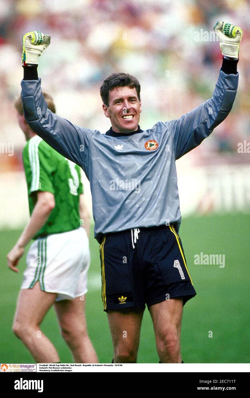 Pat bonner republic of ireland hi-res stock photography and images - Alamy