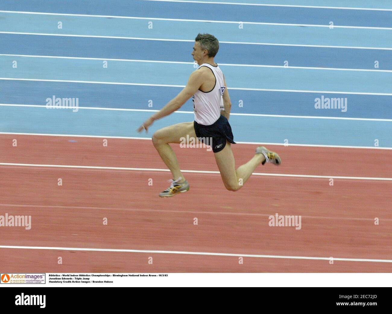Sport athletics triple jump action jonathan edwards hi-res stock ...