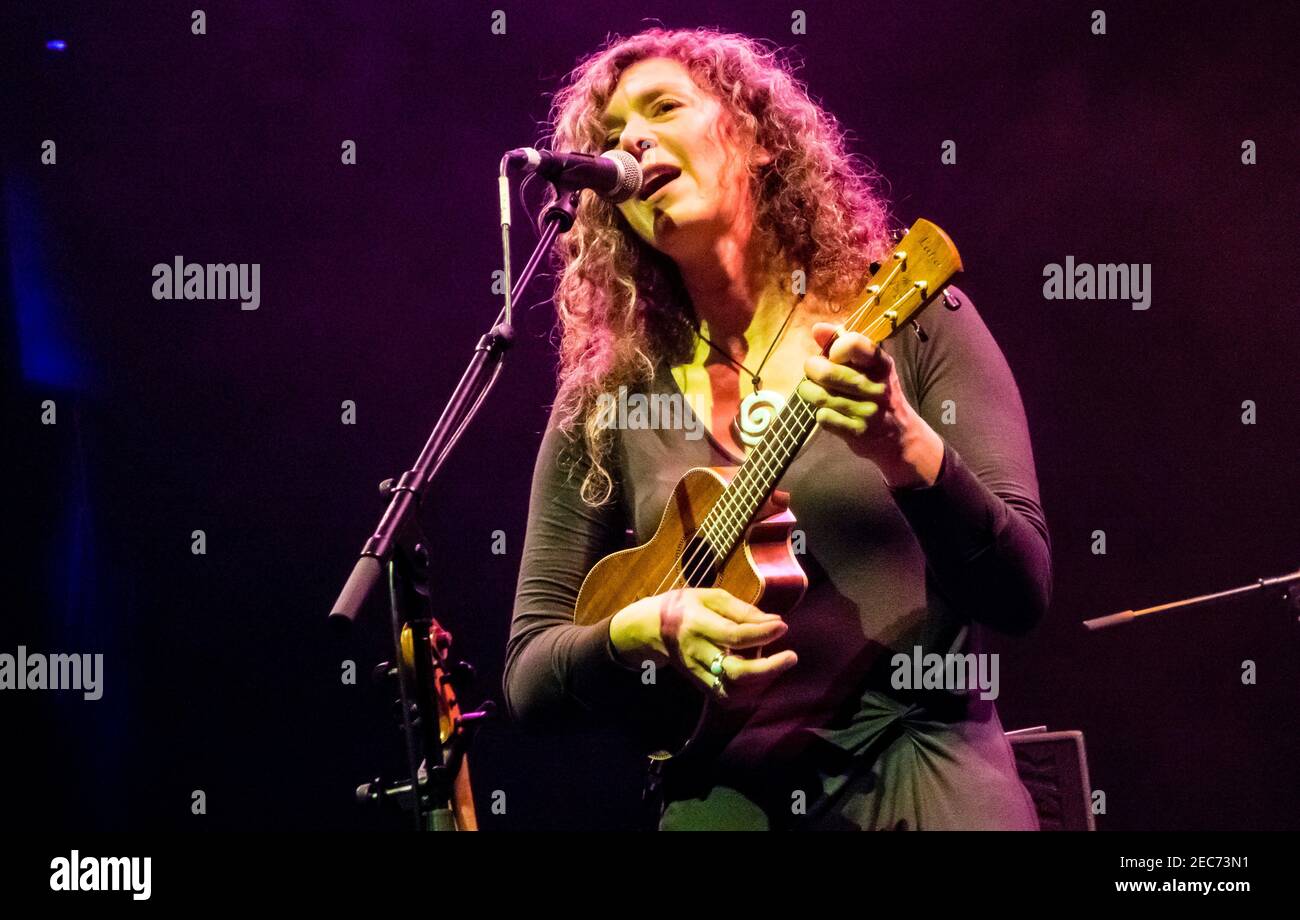 Clare Lindley on violin, James Warren, Andy Cresswell-Davis of ...