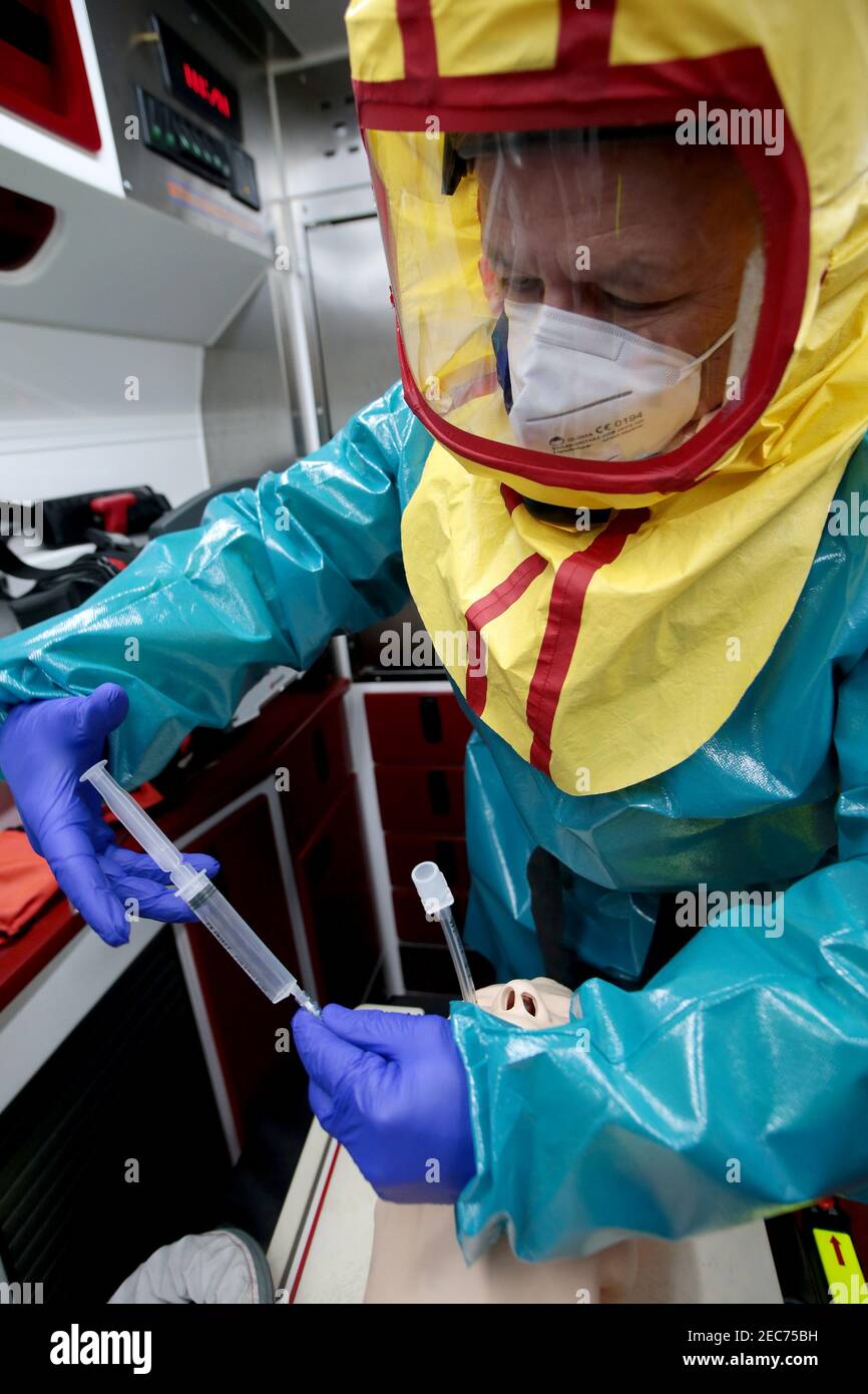 Positive pressure ventilation hi-res stock photography and images - Alamy