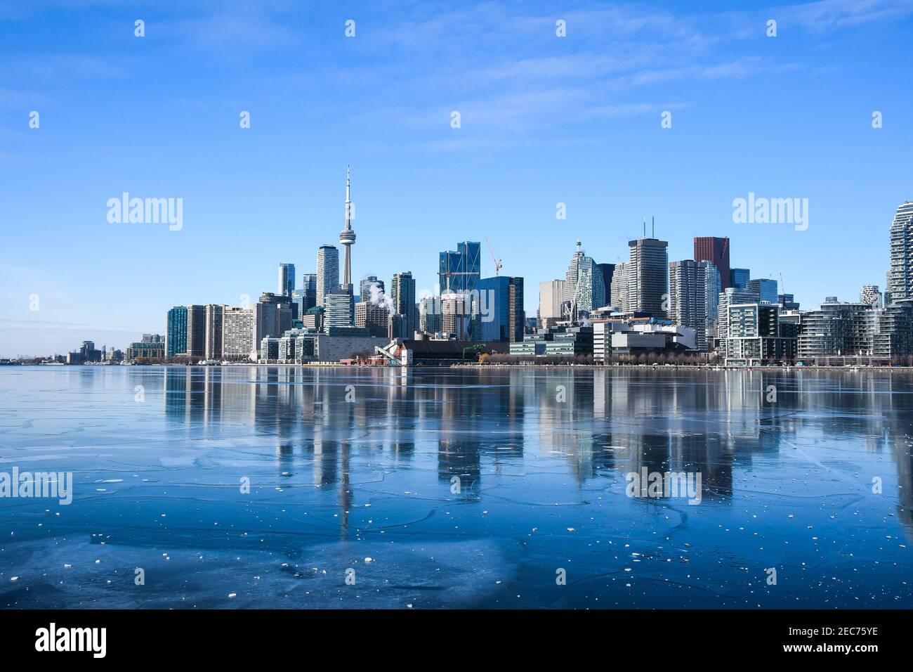 Toronto skyline canada geese hi-res stock photography and images - Alamy