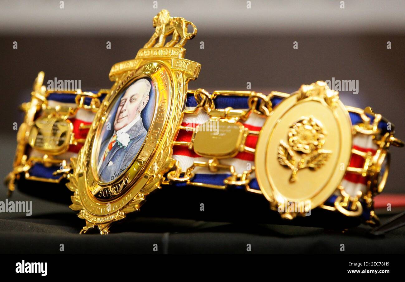 Lonsdale boxing belt hi-res stock photography and images - Alamy