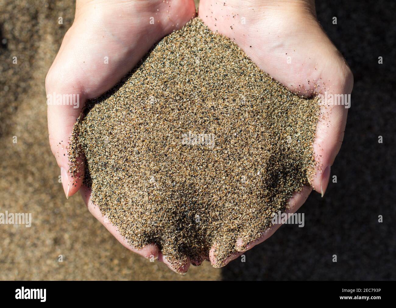 Sand falling through hands hi-res stock photography and images - Alamy