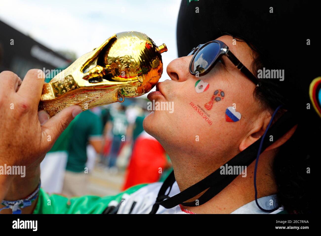 F a cup trophy hi-res stock photography and images - Alamy