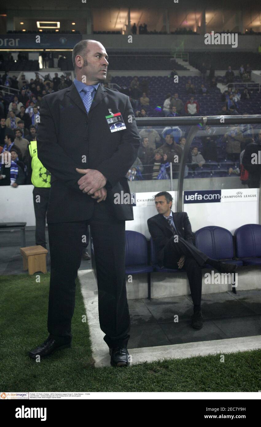 Chelsea fc bench hi-res stock photography and images - Alamy