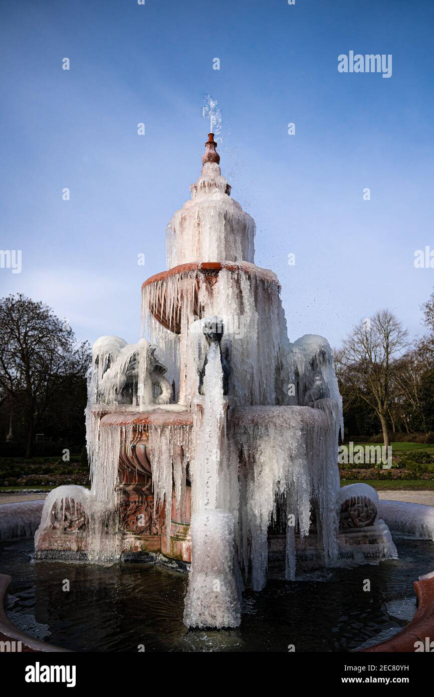 Victorian ice sculpture hi-res stock photography and images - Alamy
