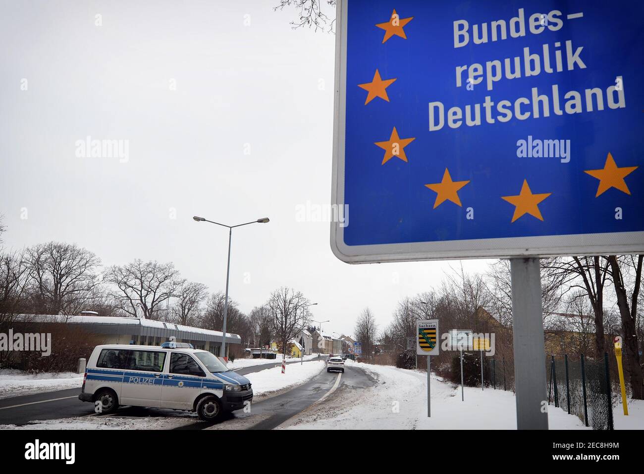 Zittau, Germany. 13th Feb, 2021. Border guards on border crossing in ...