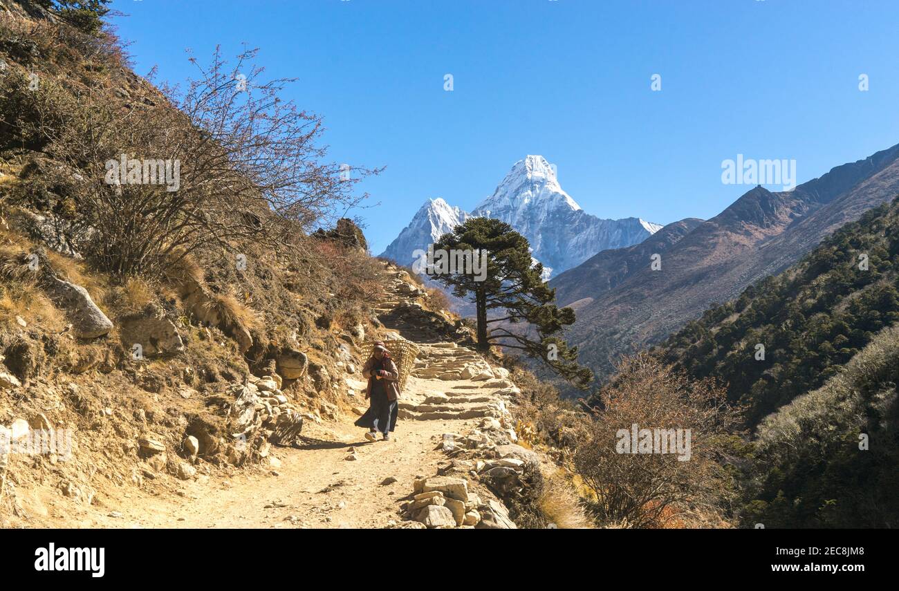 Sherpa people village nepal hi-res stock photography and images - Alamy