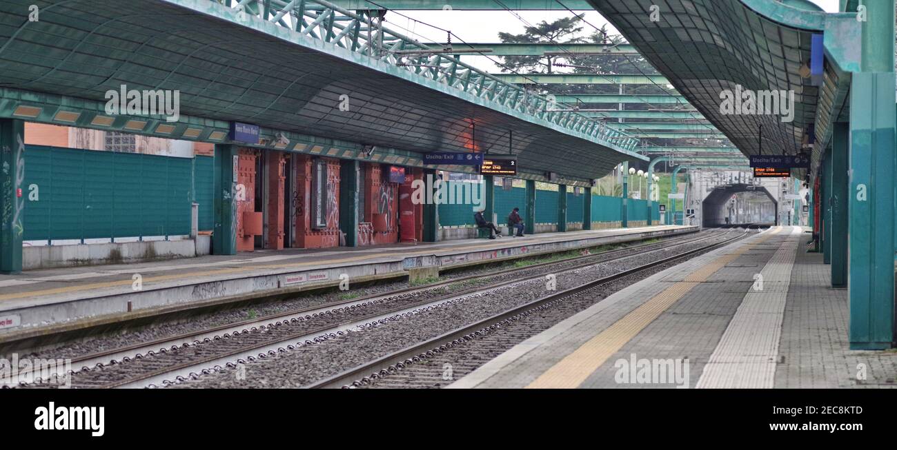 railway wide view in a train station Stock Photo - Alamy