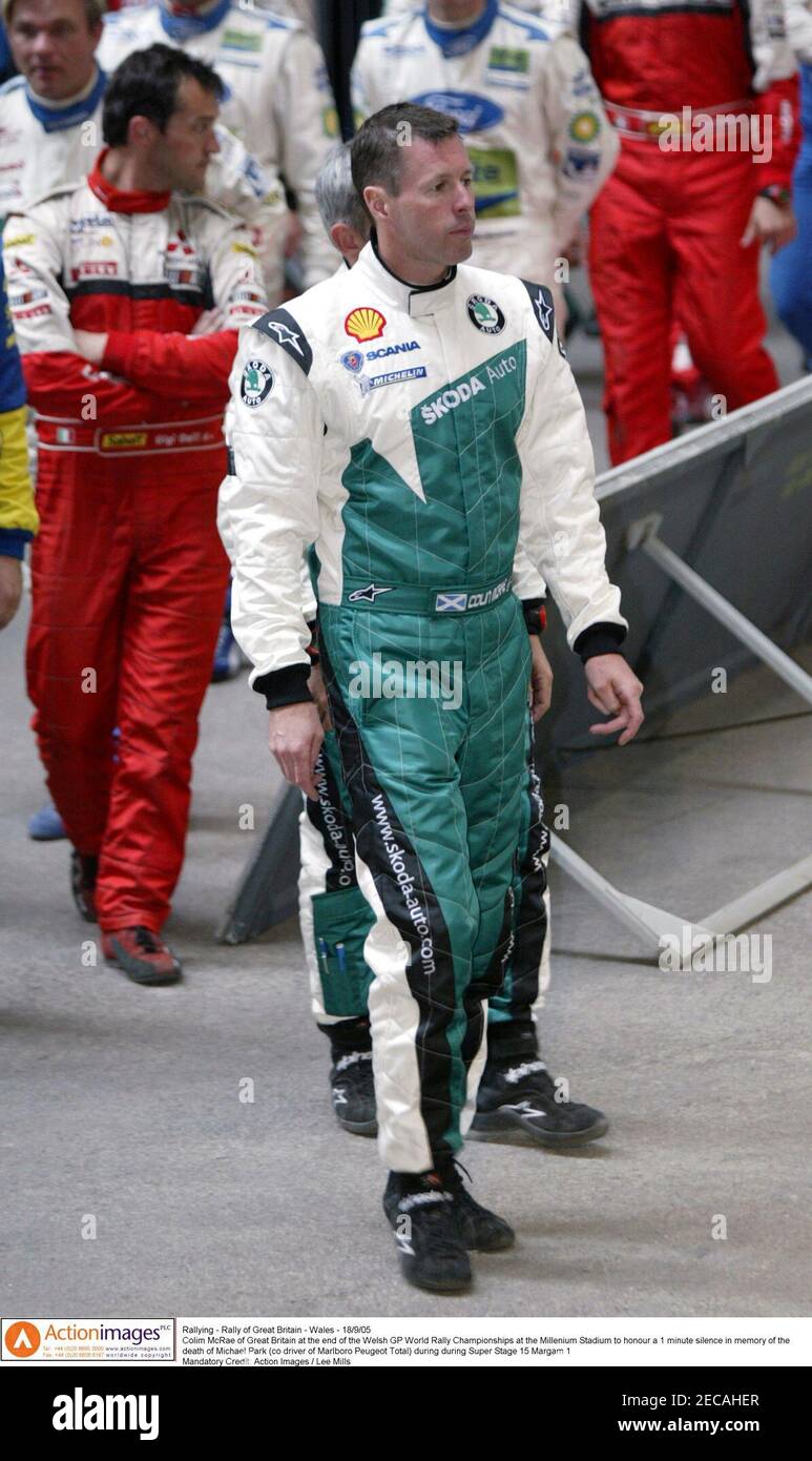 Minute of total silence hi-res stock photography and images - Alamy