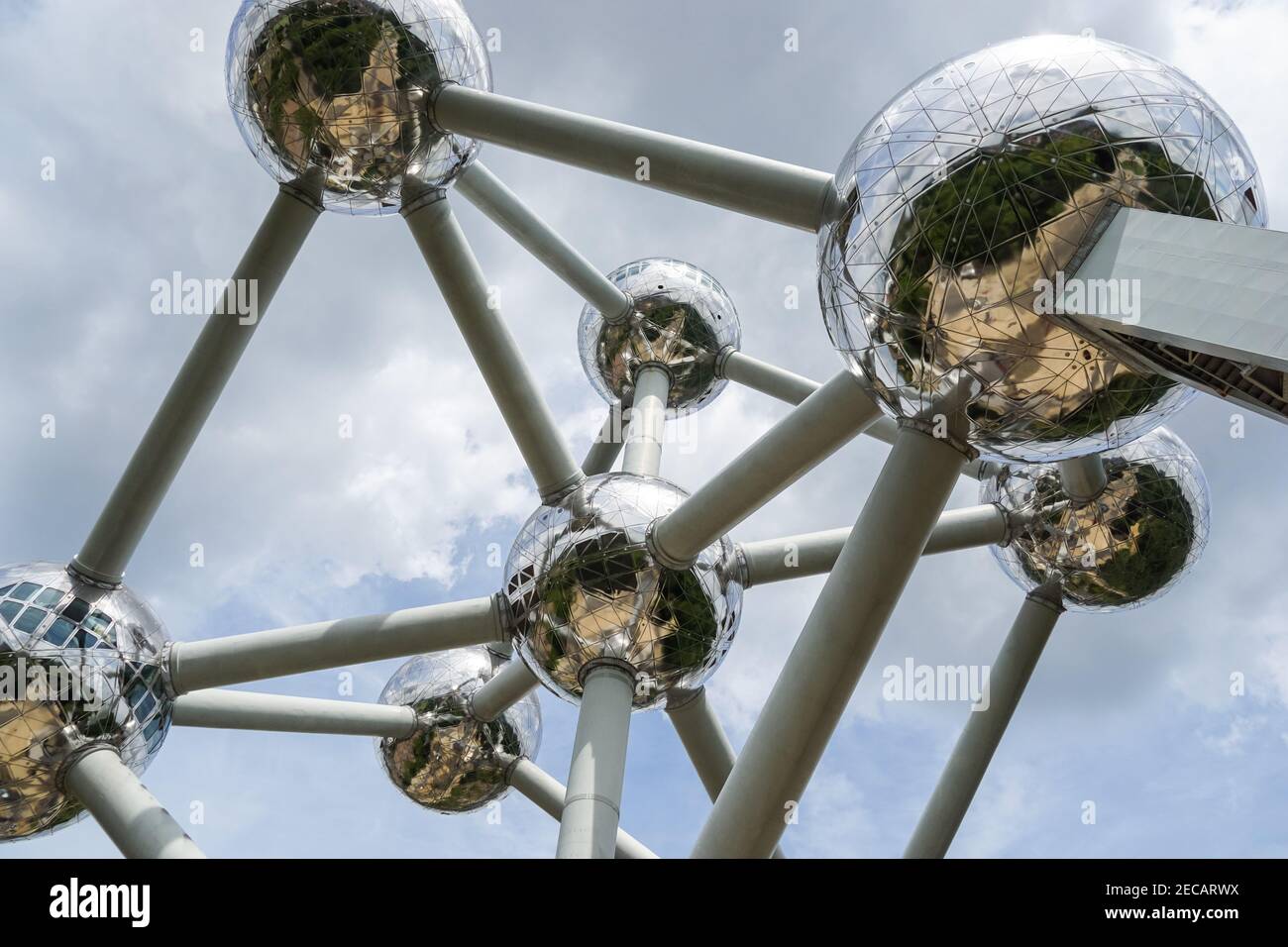 Atomium structure, steel atom sculpture representing an iron crystal in ...
