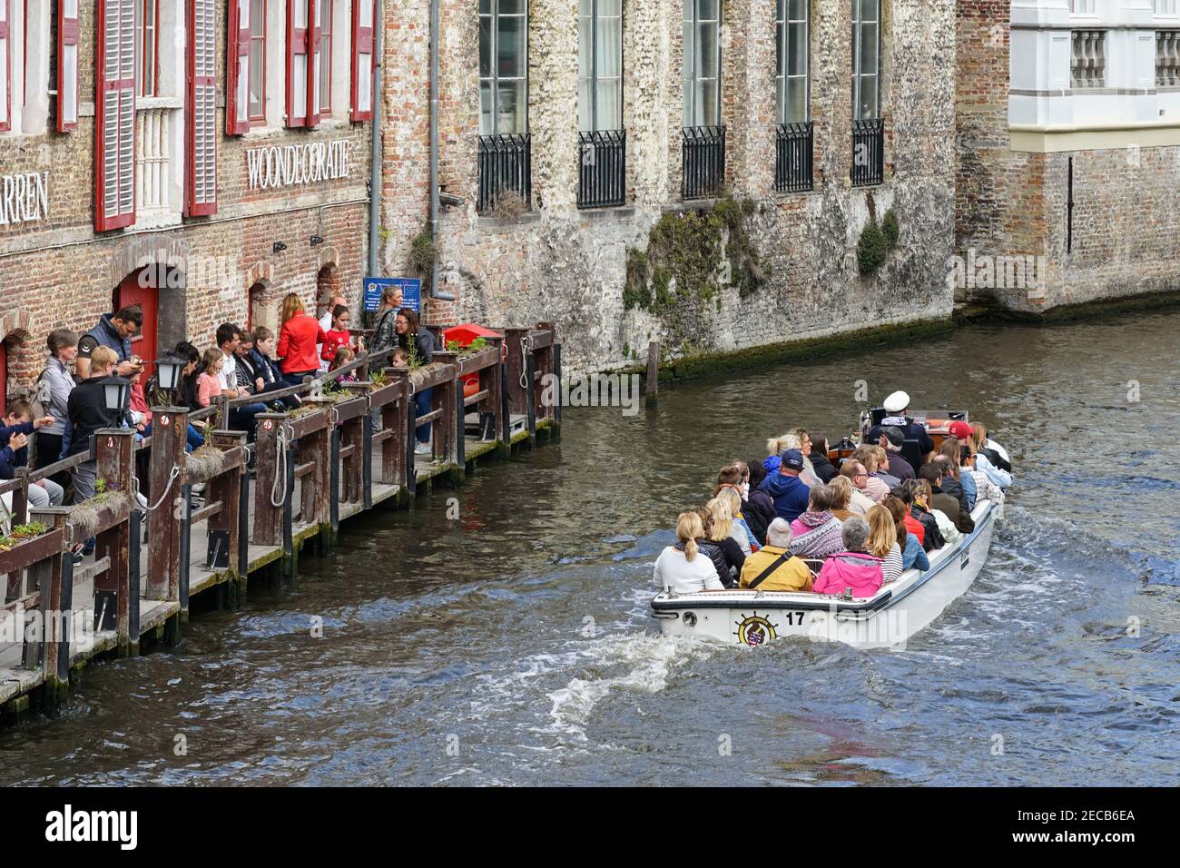 Bruges tourists boats hi-res stock photography and images - Alamy