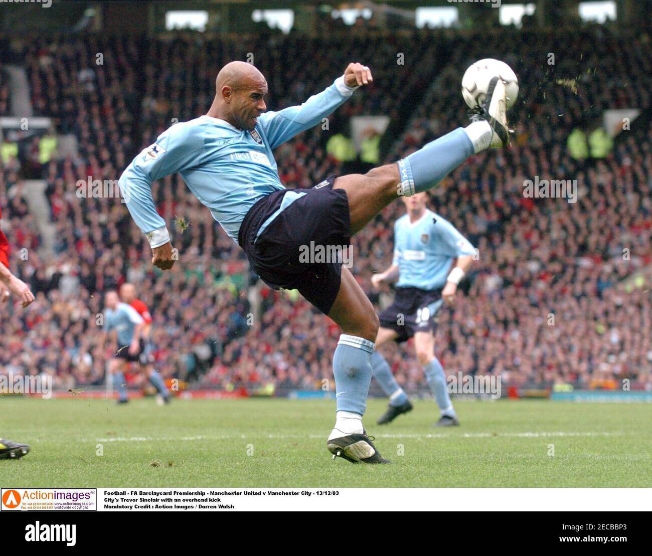 Trevor sinclair overhead kick hi-res stock photography and images - Alamy