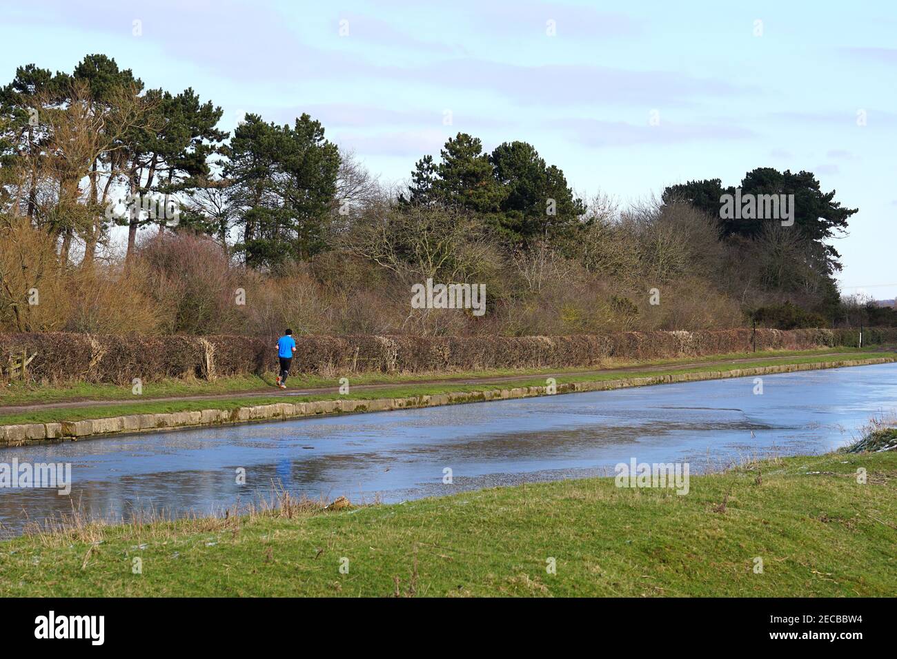 Lone man running hi-res stock photography and images - Alamy