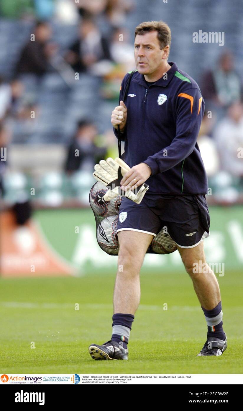 Pat bonner republic of ireland hi-res stock photography and images - Alamy