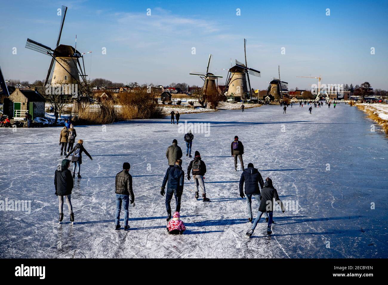Frozen lakes frozen rivers hi-res stock photography and images - Alamy
