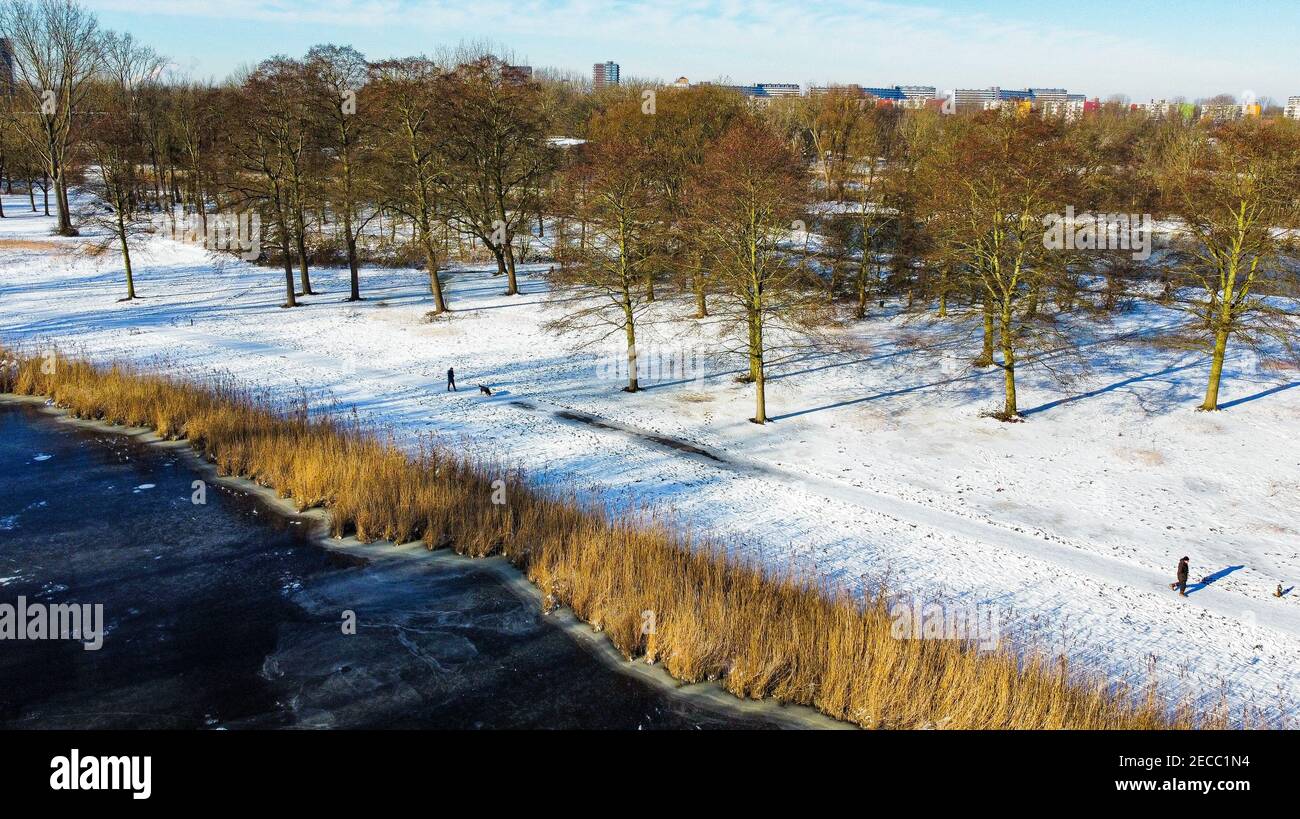 Schiedam, 13-2-21, Winter in Nederland, sneeuw, ijs en schaatsen ...