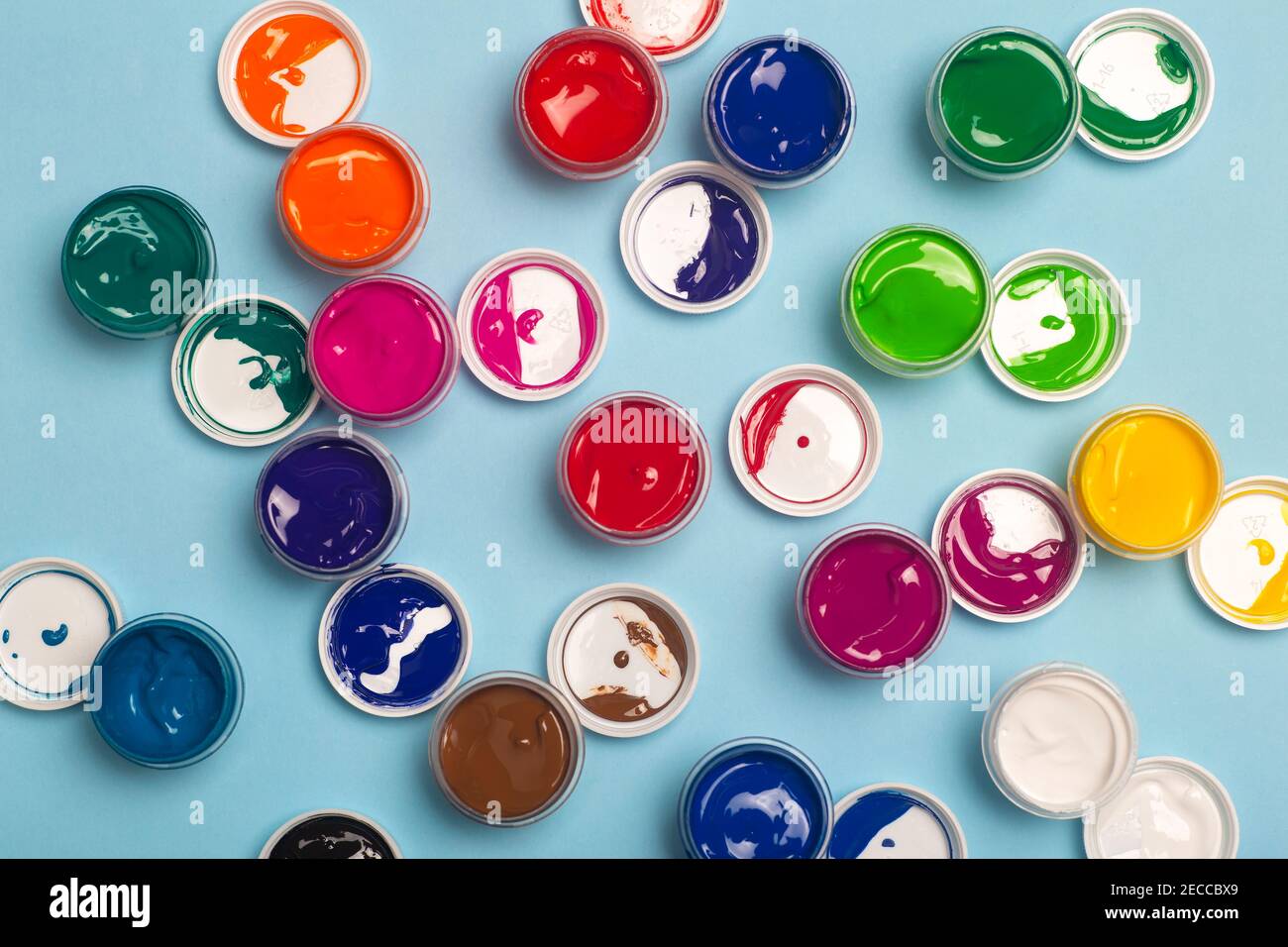 Acrylic paints of various colors for drawing are open on the table ...