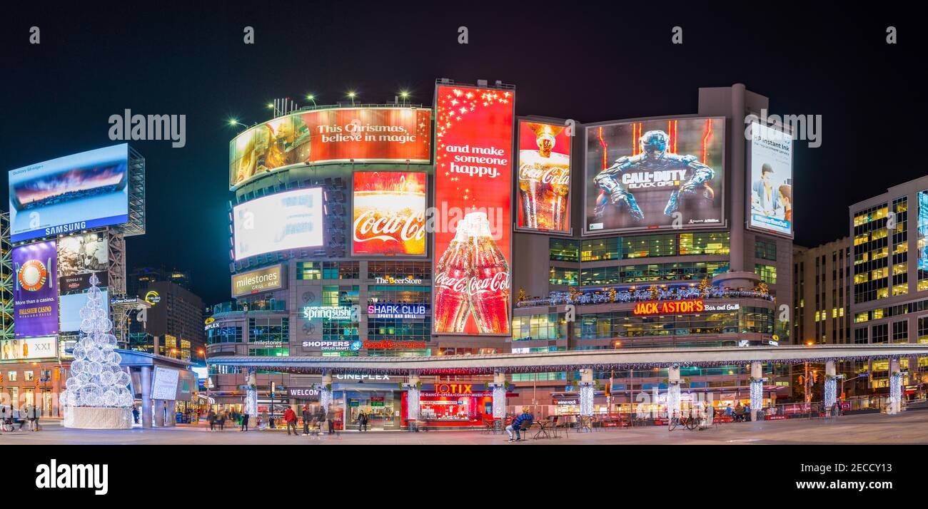 Illuminated landmark hi-res stock photography and images - Alamy