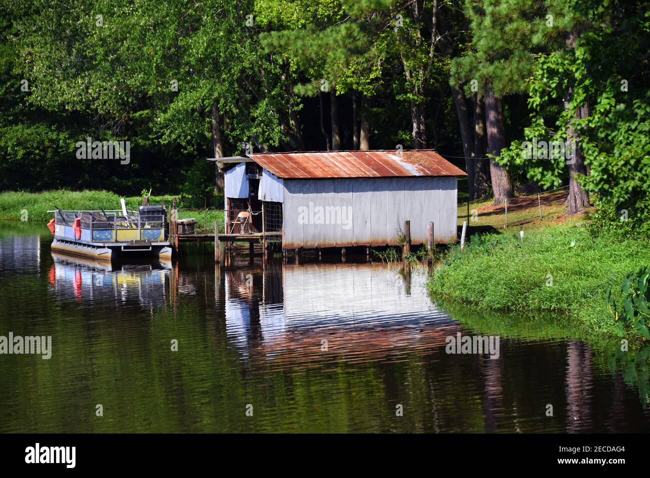Small dock house hi-res stock photography and images - Alamy