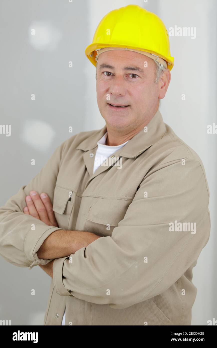 male construction worker with arms crossed Stock Photo - Alamy