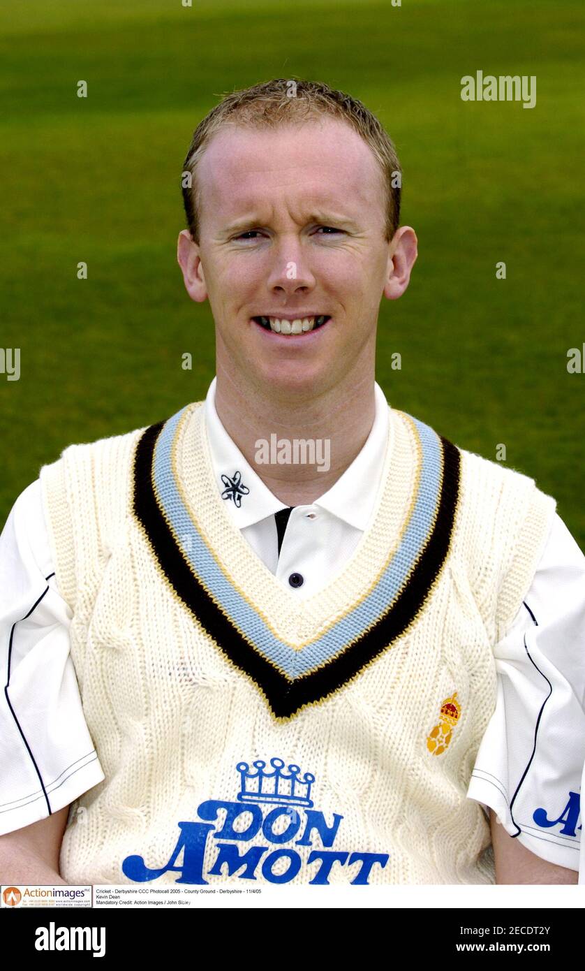 Cricket derbyshire photocall kevin dean hi-res stock photography and ...