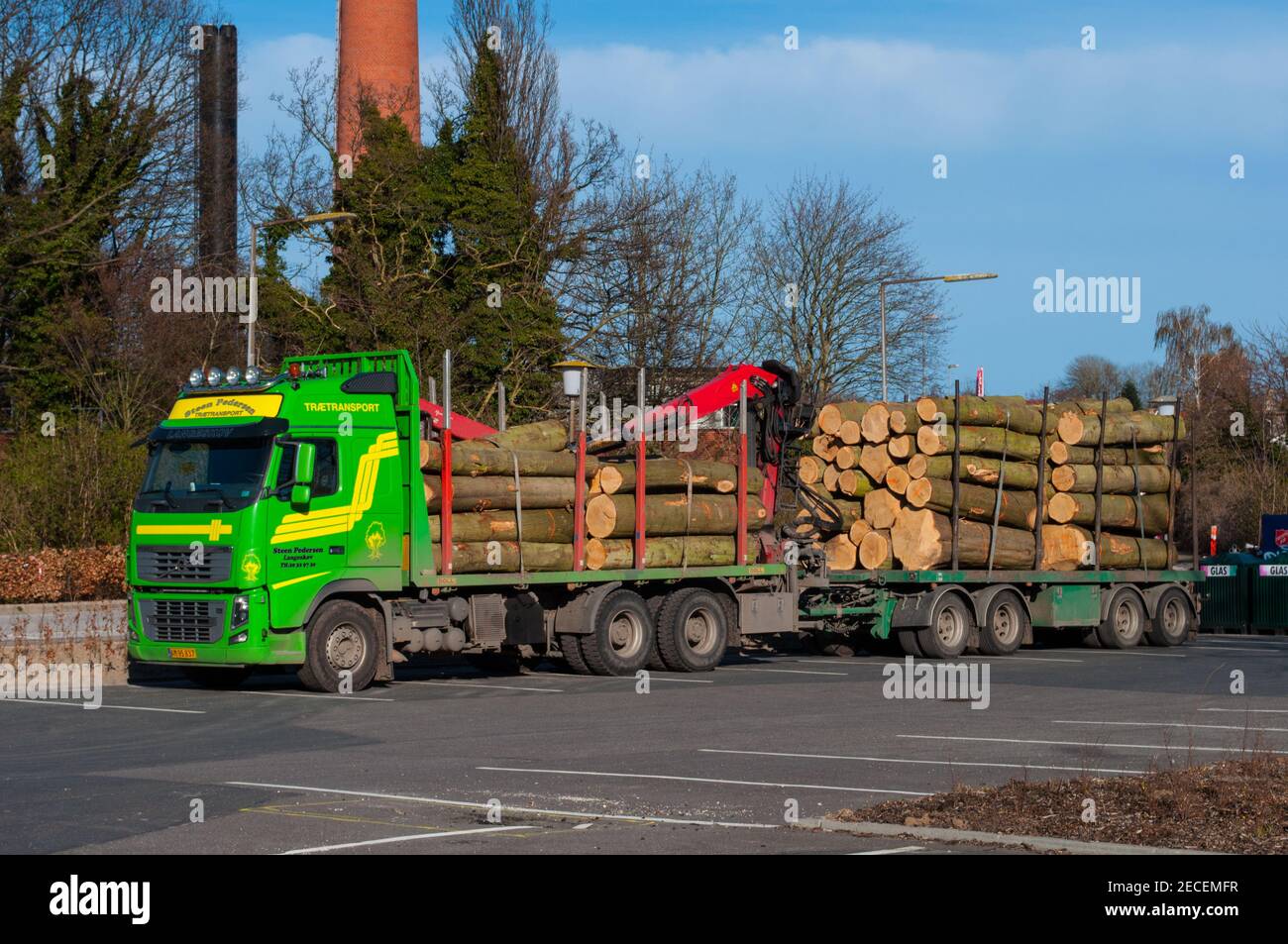 Green lorry hi-res stock photography and images - Alamy