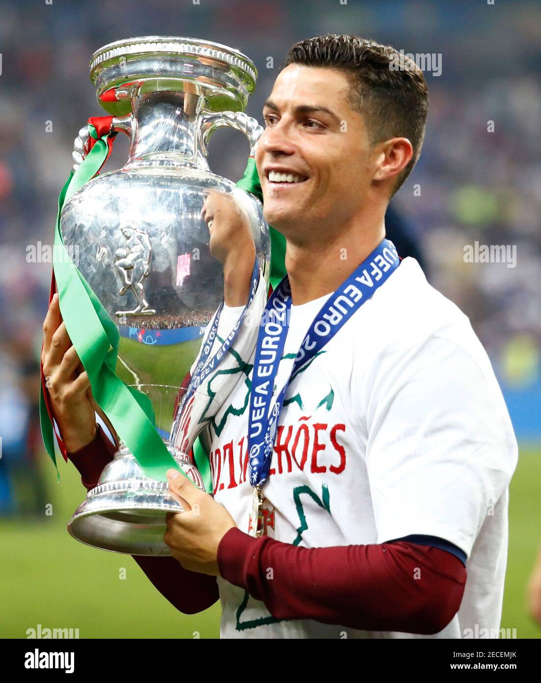 Cristiano ronaldo portugal trophy hi-res stock photography and images ...