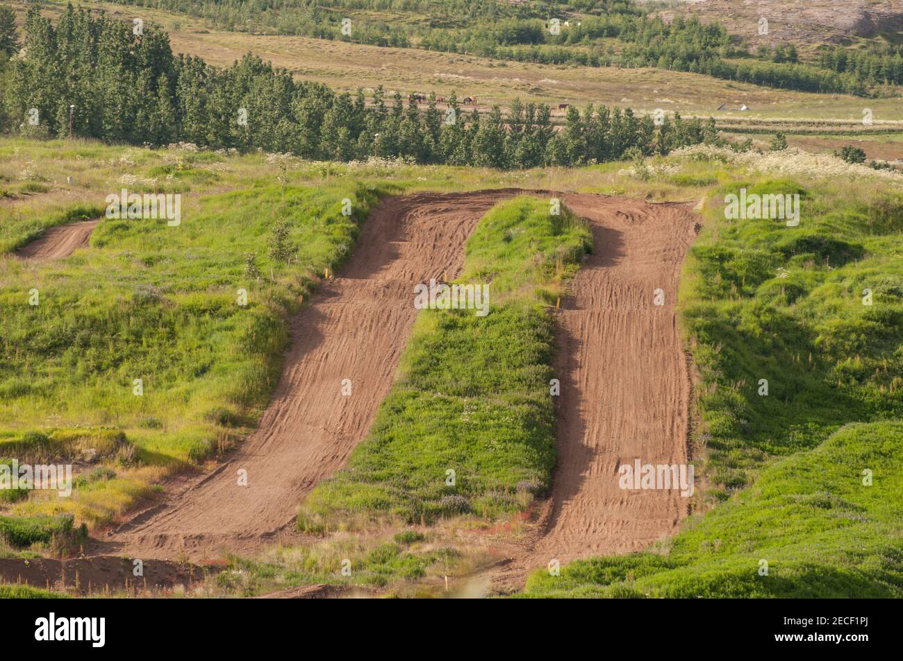 Cross track hi-res stock photography and images - Alamy