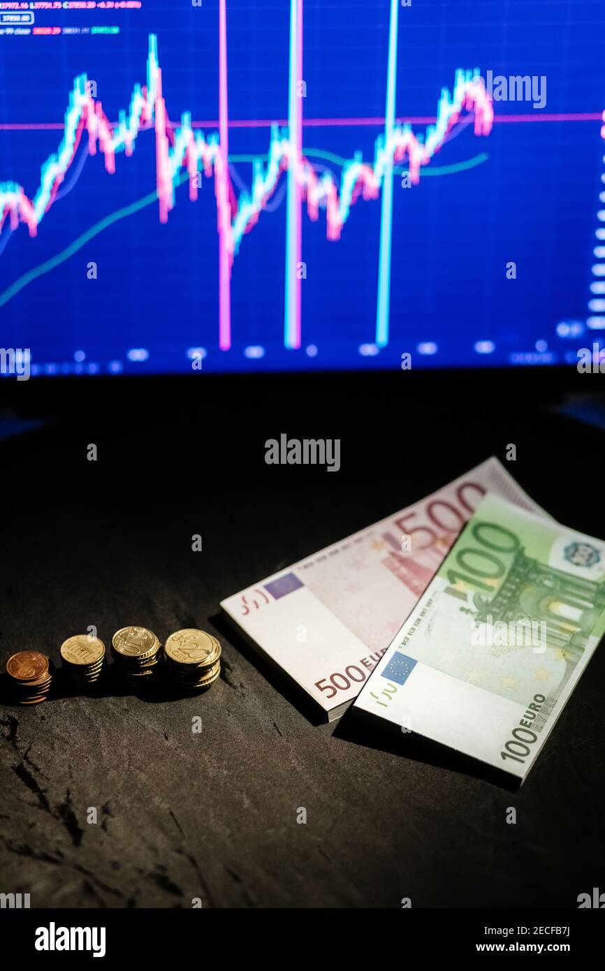 Stocks revenue hi-res stock photography and images - Alamy