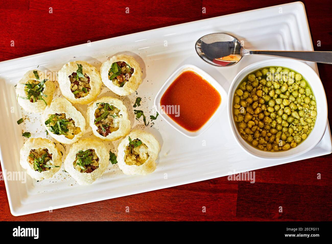 Dahi puri hi-res stock photography and images - Alamy