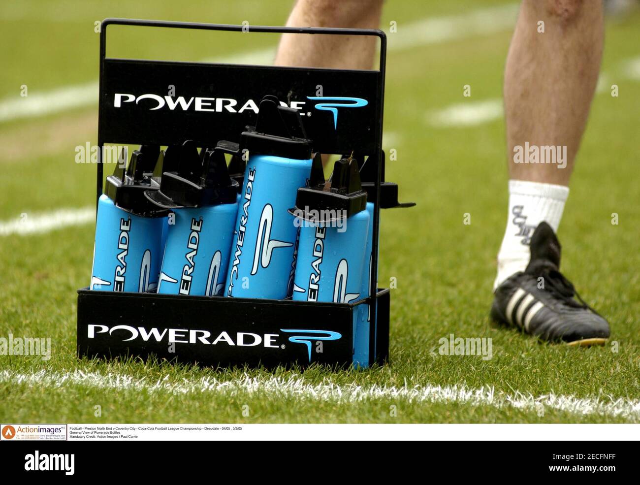Powerade bottles hi-res stock photography and images - Alamy