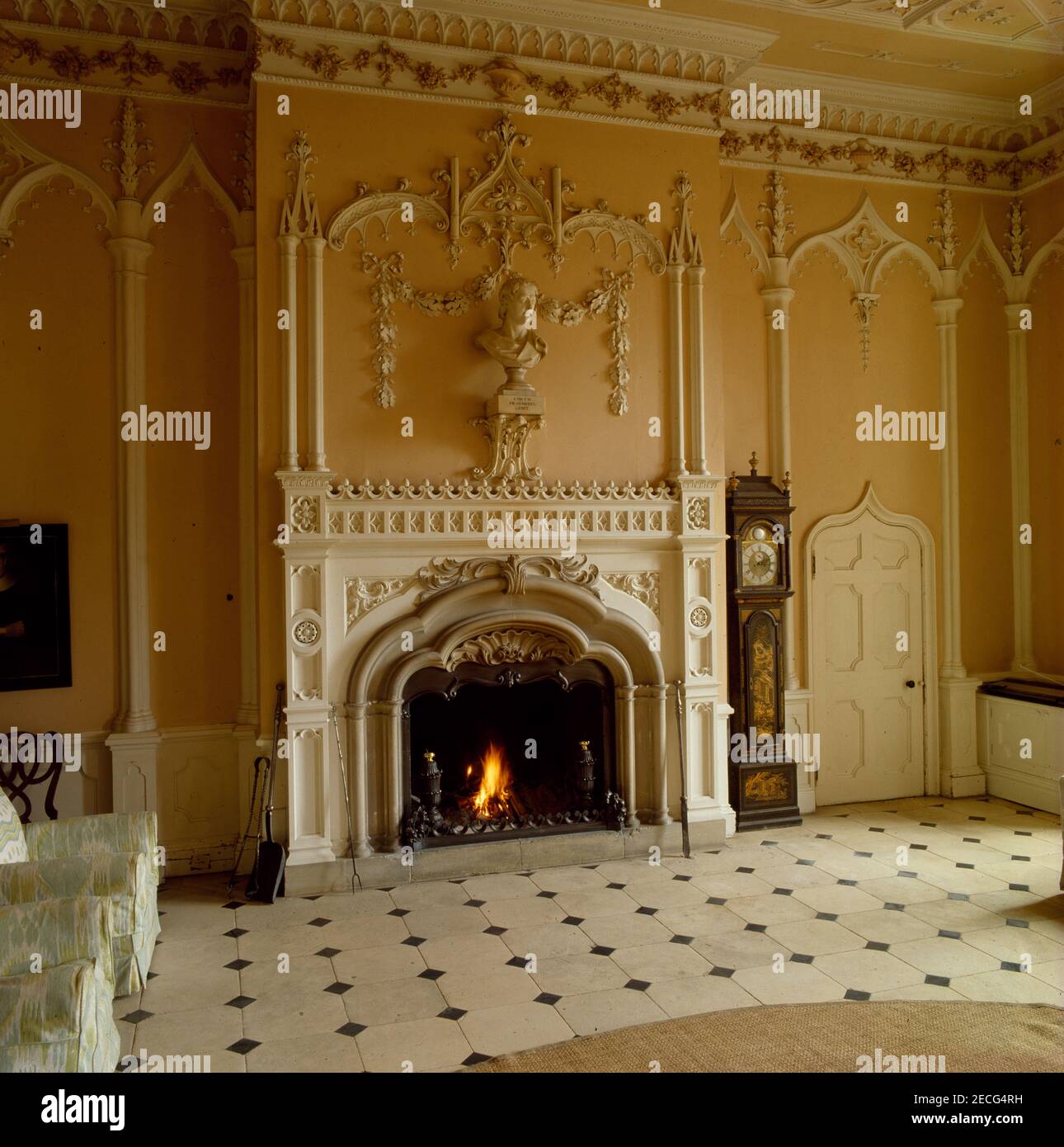Large open fireplaces hi-res stock photography and images - Alamy