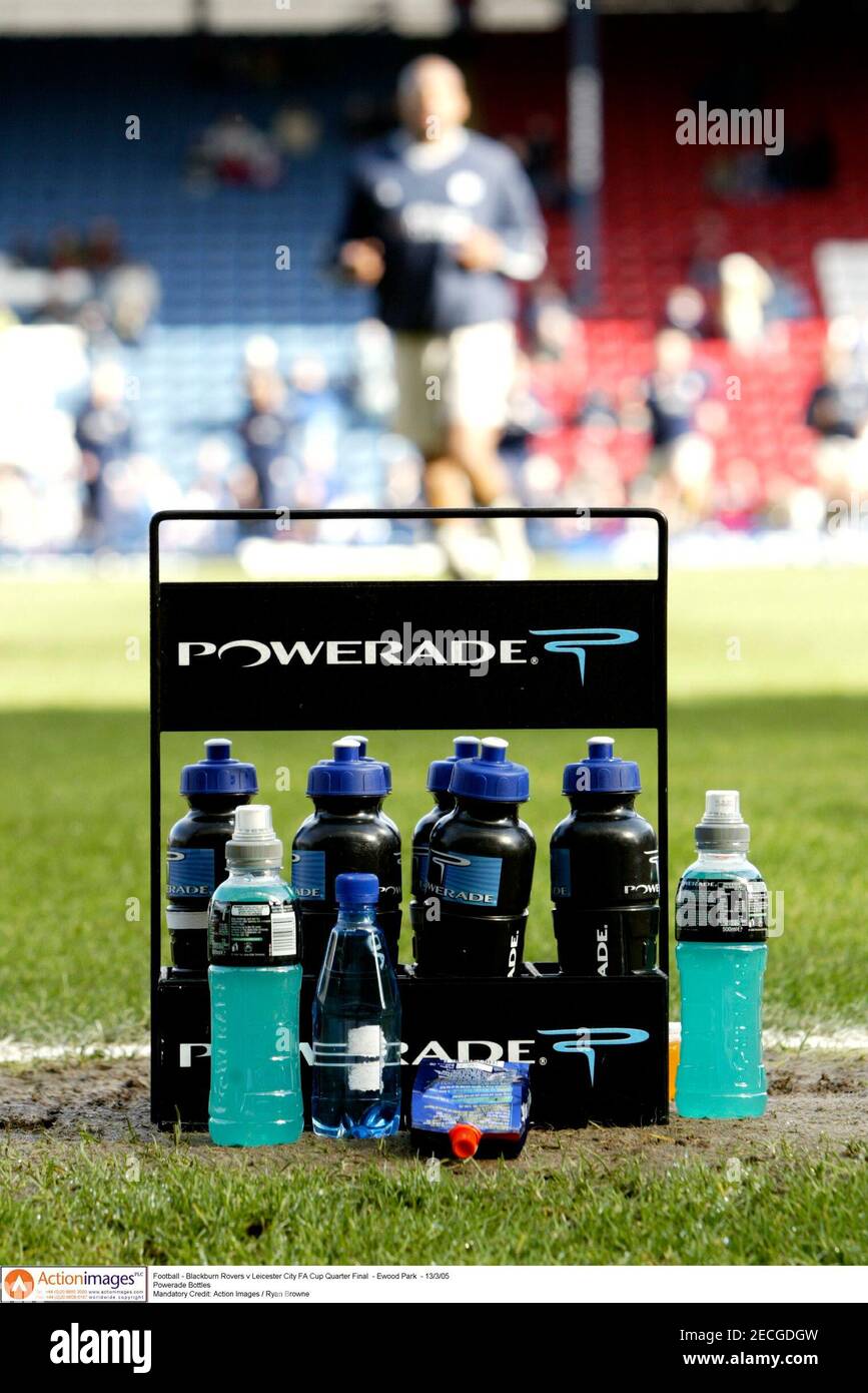 Powerade bottles hi-res stock photography and images - Alamy