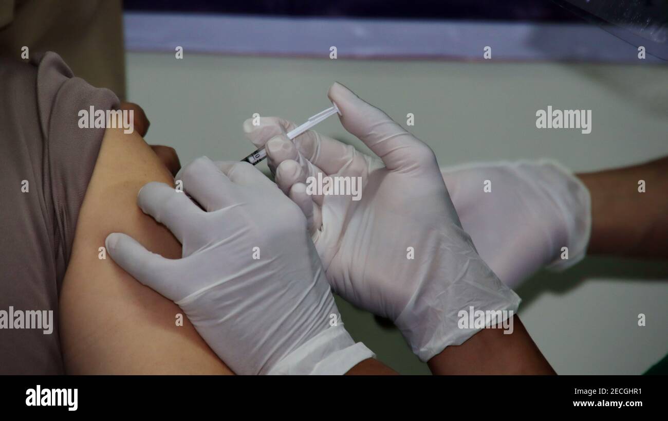 Vaksin. Vaccine and syringe injection. It use for prevention ...