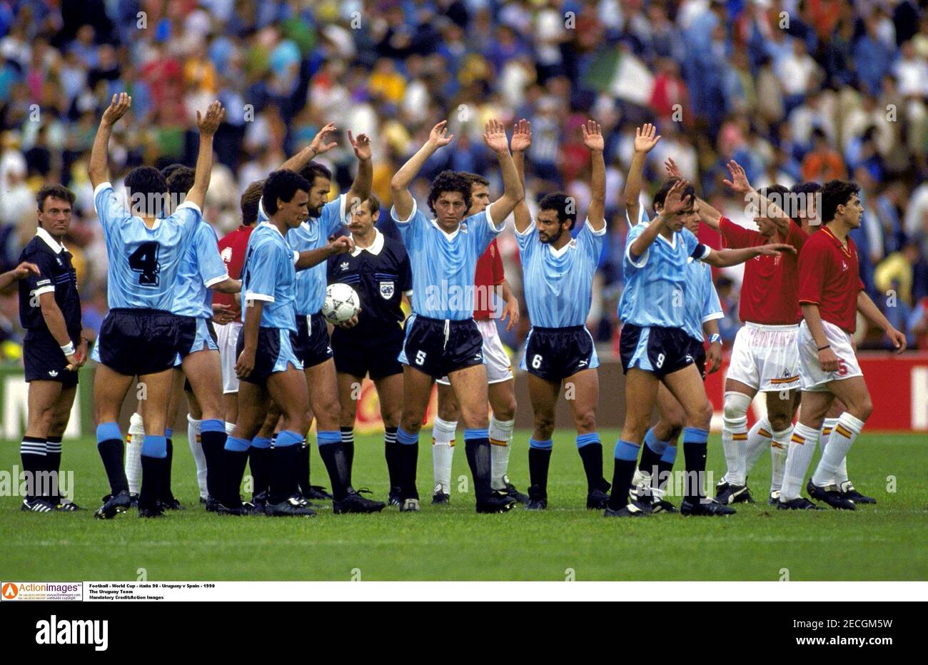 World cup 1990 italy fans hi-res stock photography and images - Alamy