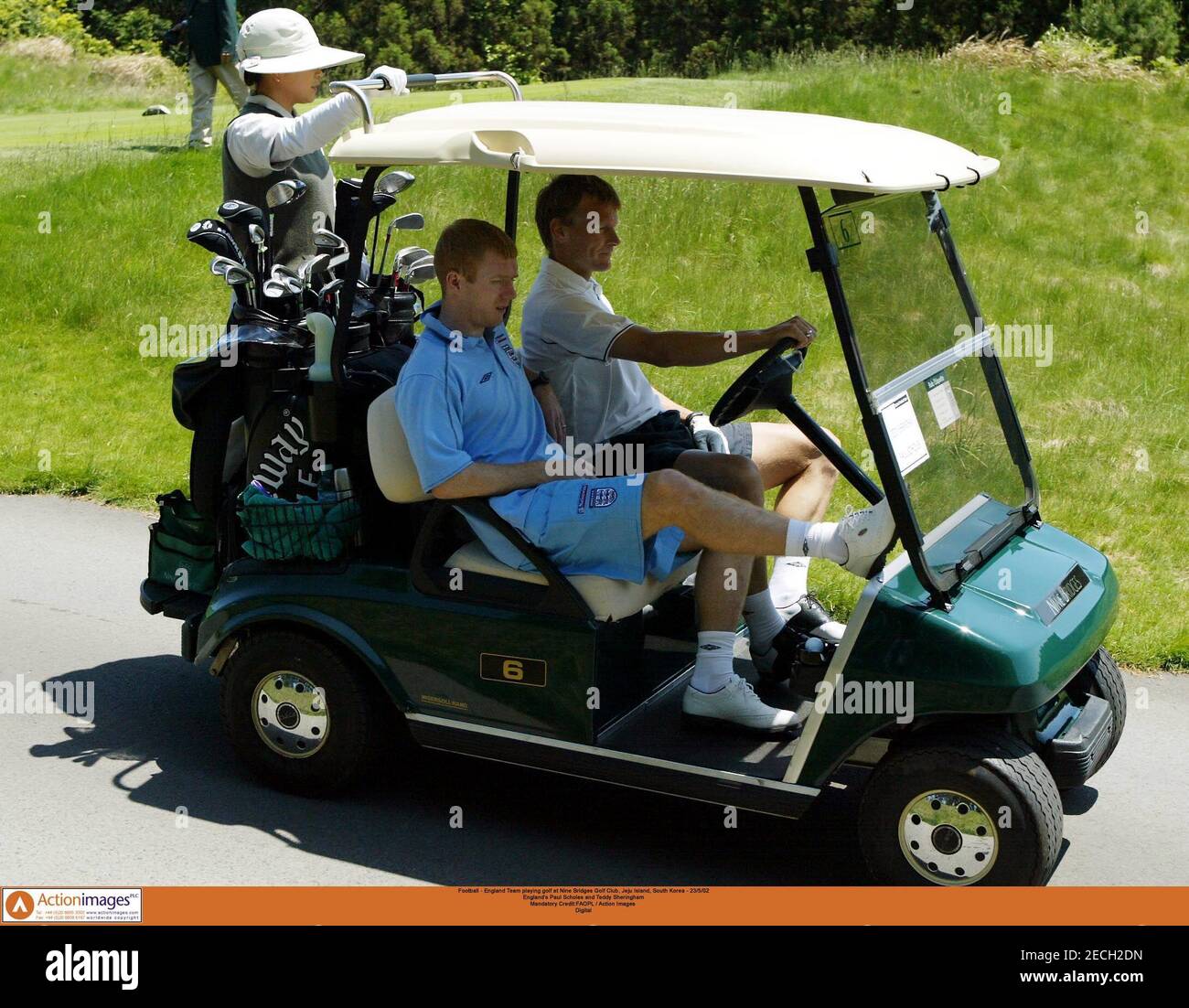 Teddy sheringham playing golf hi-res stock photography and images - Alamy
