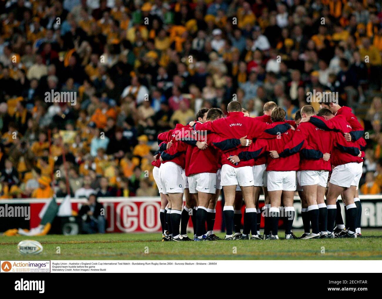 England team huddle hi-res stock photography and images - Alamy