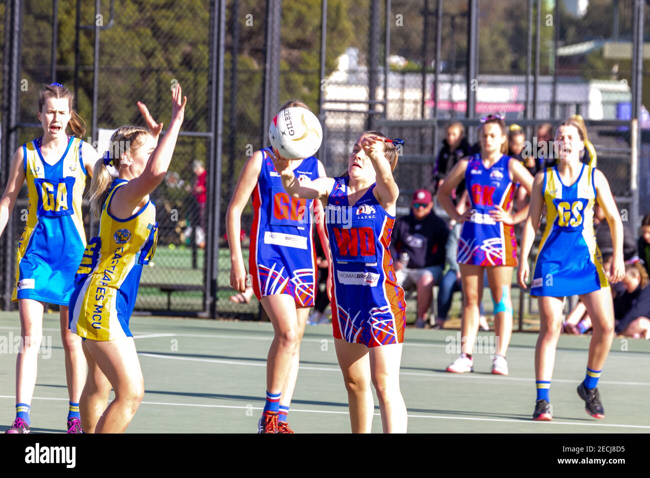 Girls Playing Netball High Resolution Stock Photography and Images - Alamy