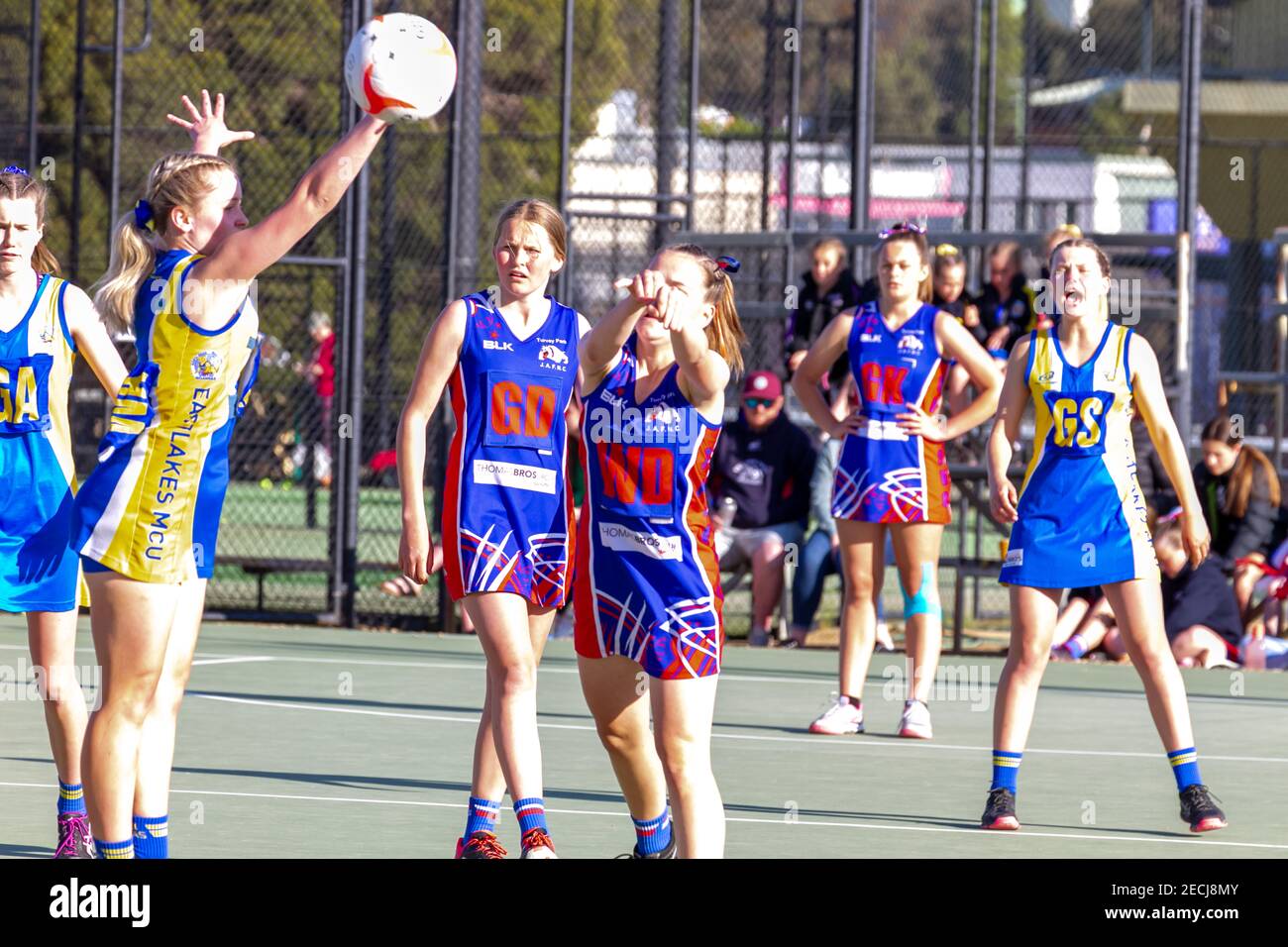 Teenage girls playing netball Stock Photo - Alamy