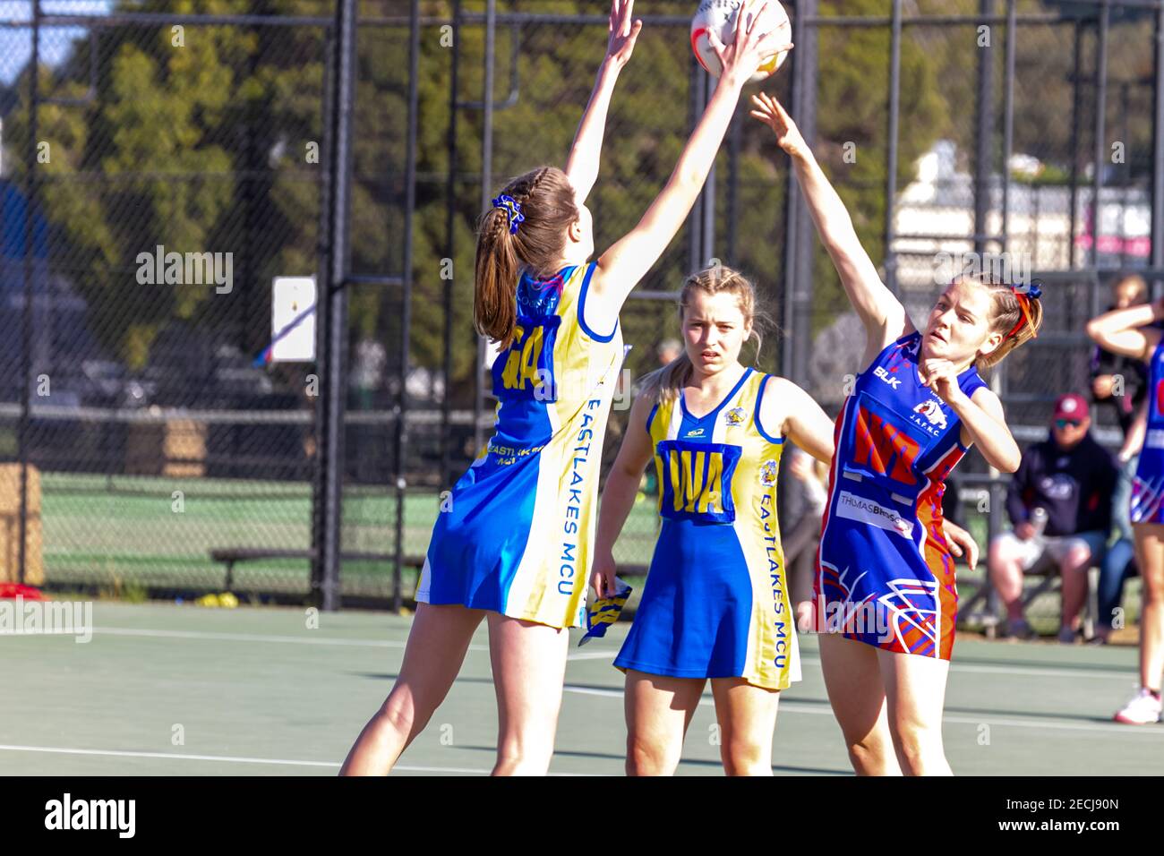 Girls Playing Netball High Resolution Stock Photography and Images - Alamy