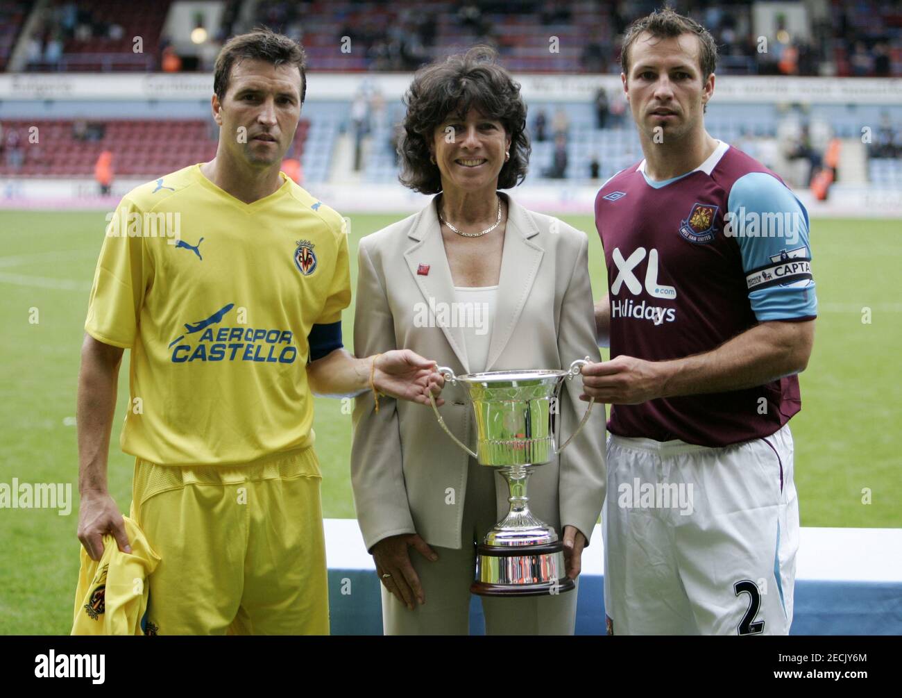 Bobby moore and stephanie hi-res stock photography and images - Alamy