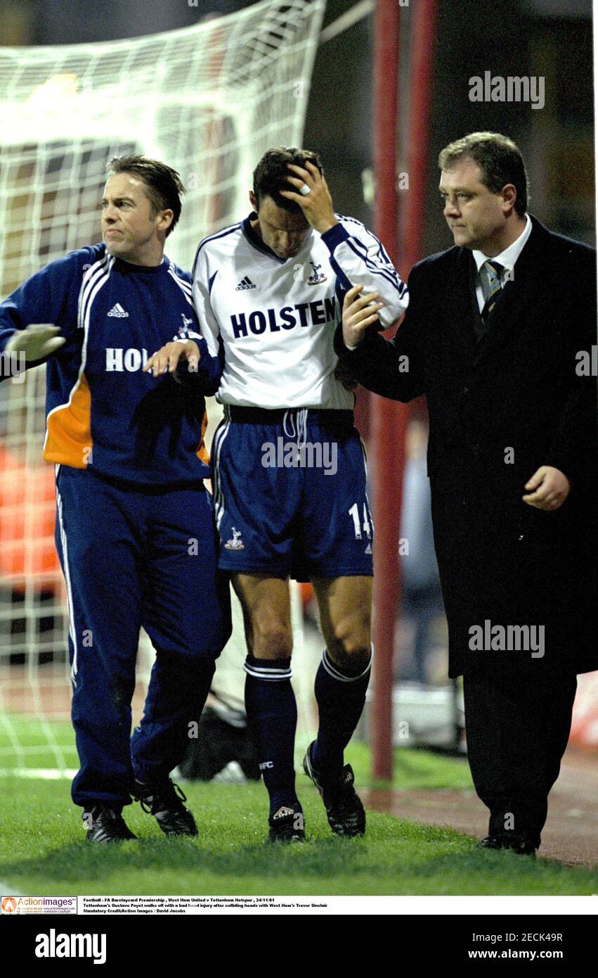 Football colliding head hi-res stock photography and images - Alamy