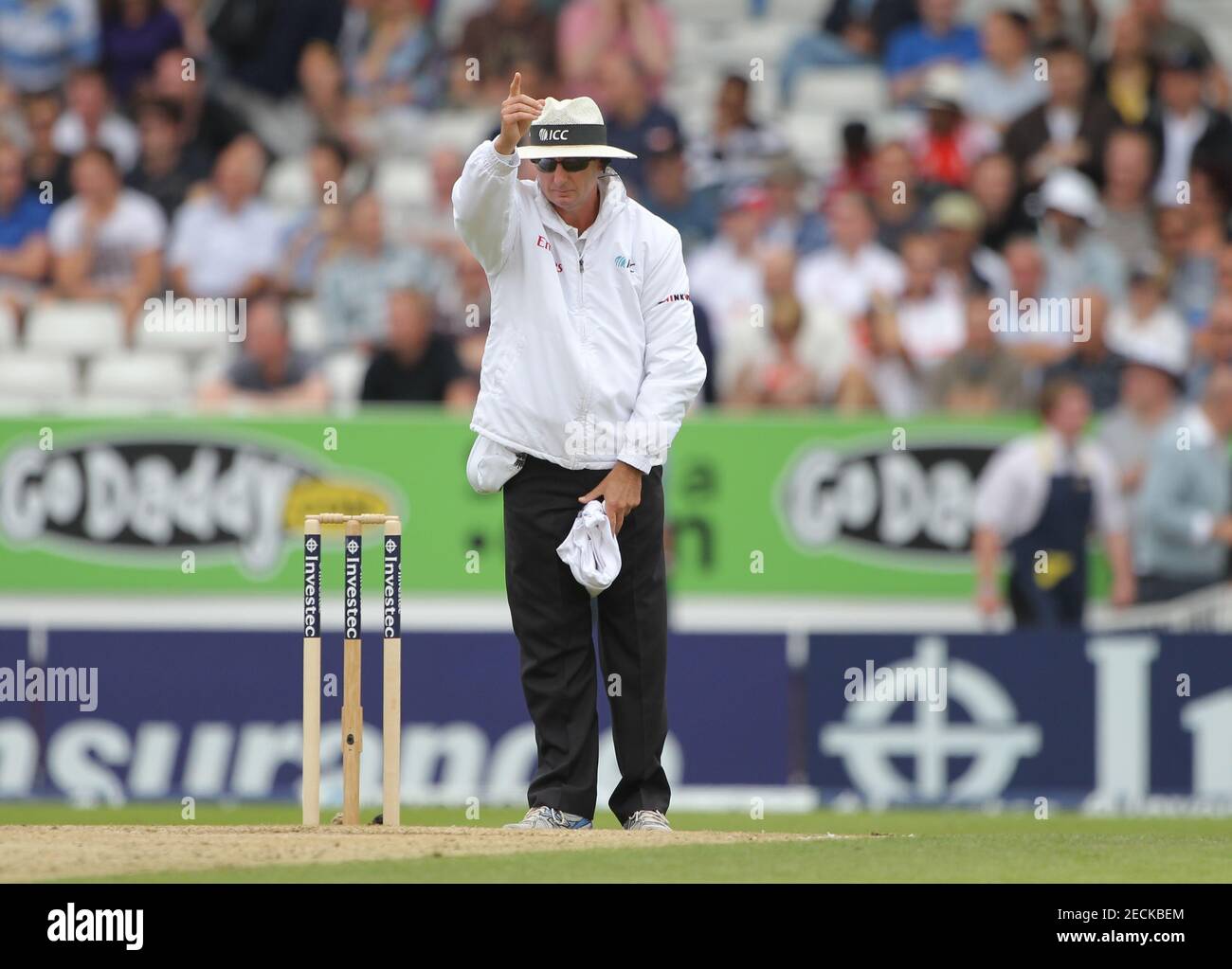 Umpire rod tucker hi-res stock photography and images - Alamy