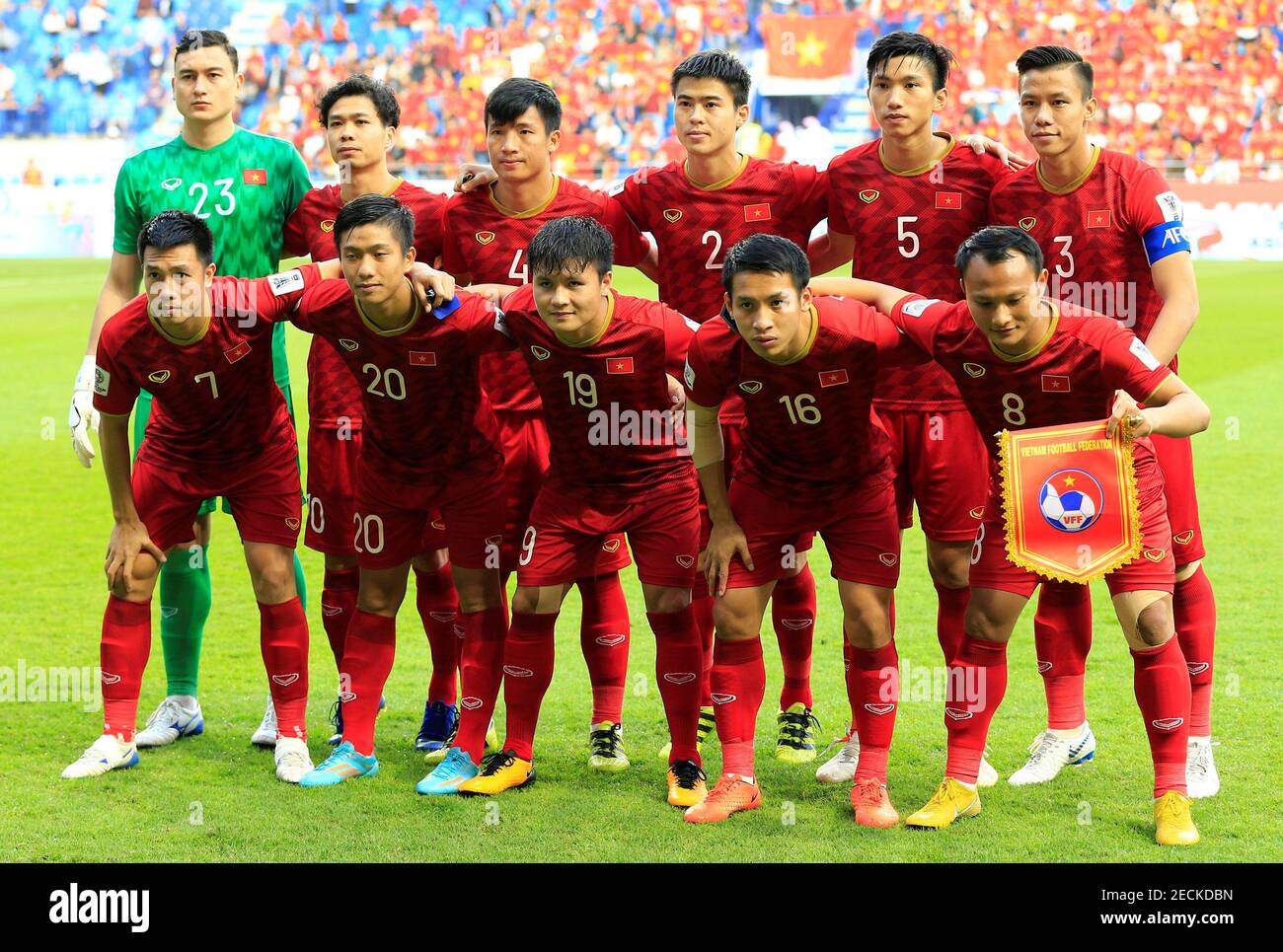 Vietnam soccer team pose group hi-res stock photography and images - Alamy
